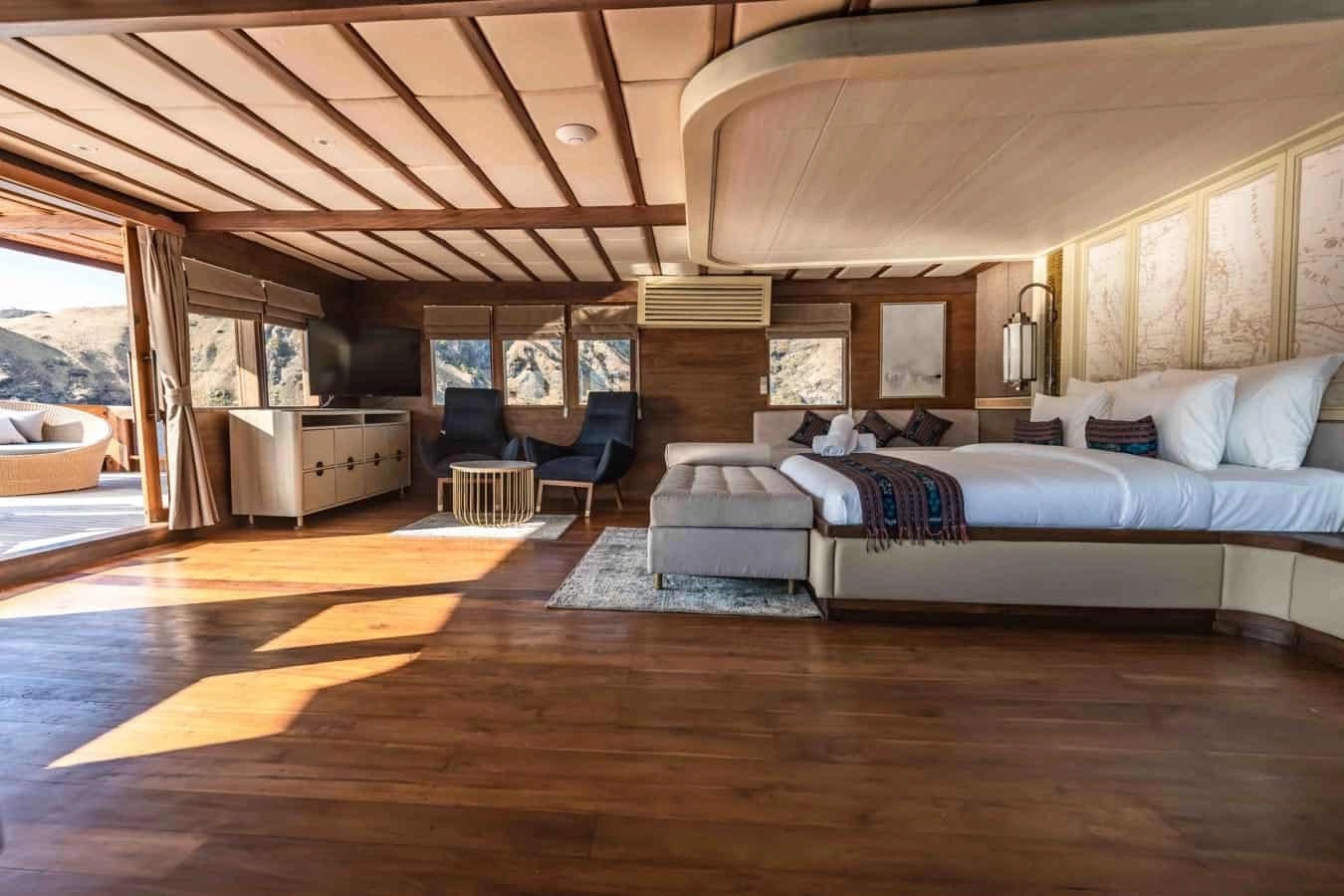 Yacht THE MAJ OCEANIC, Custom | CHARTERWORLD Luxury Superyacht Charters